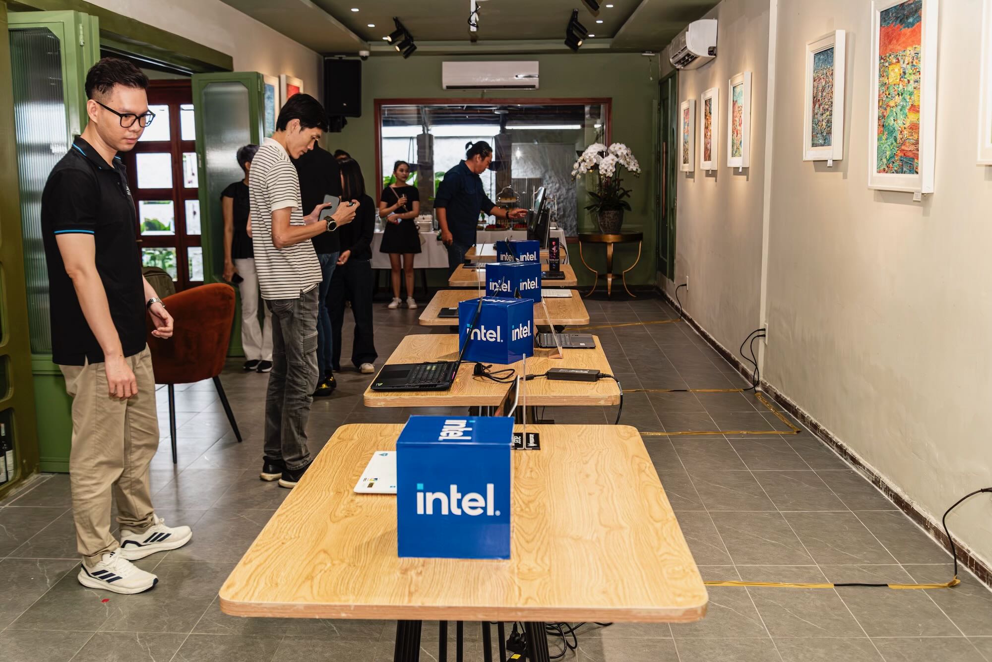 Intel trình diễn các tính năng AI PC tại Việt Nam - Xu hướng công nghệ